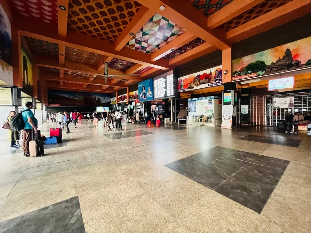 Varanasi Vande Bharat Express: Swift Travel Guide - Varanasi Guru