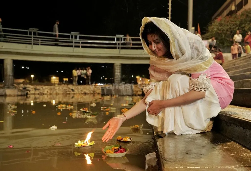 Ganga Aarti In Varanasi - A Dance Of Light And Devotion - Varanasi Guru
